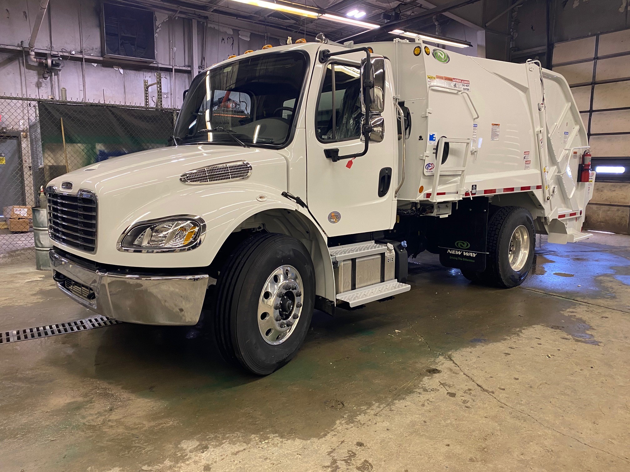 New Way® Viper™ Rear Loader Refuse Body - Municipal Equipment, Inc.