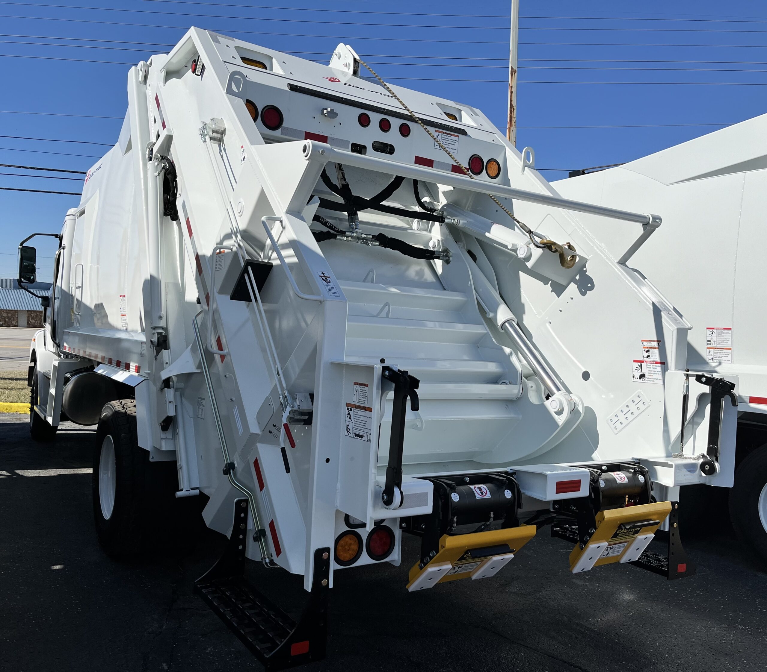 Pac-Mac RLJ20 - 20 yd Rear Loader 2024 Western Star 47X - VIN UX5159 ...