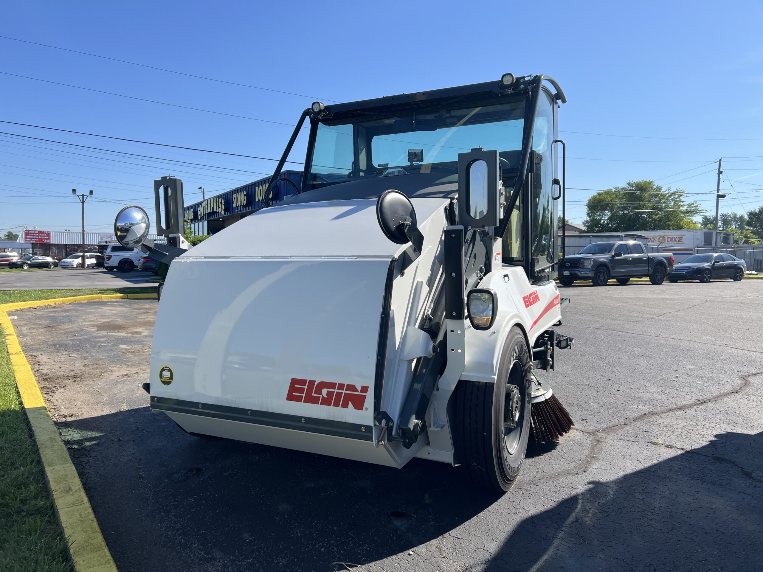 Elgin Pelican Mechanical Street Sweeper - NP42677 - Municipal Equipment ...