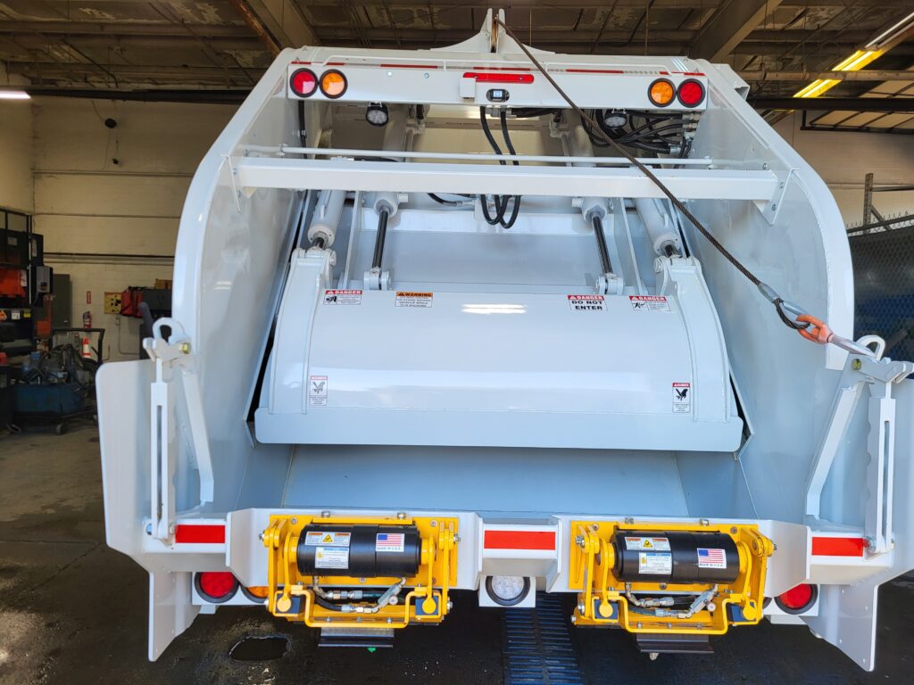 New Way 20 yd Cobra International MV607 - VIN 463552 - Municipal ...